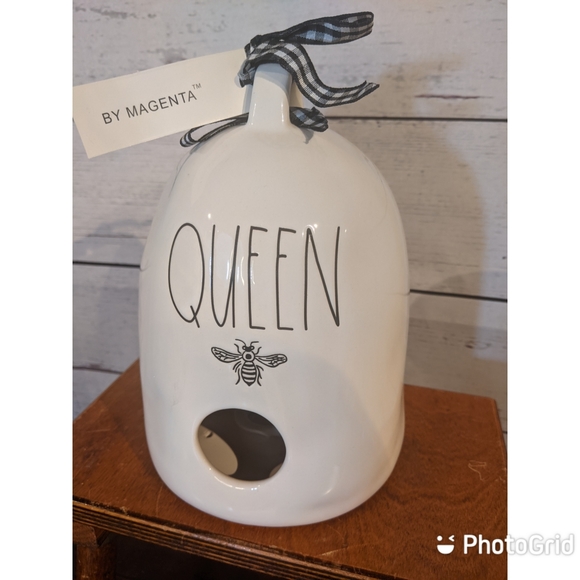 Rae Dunn | Accents | Rae Dunn Queen Bee Round Birdhouse | Poshmark